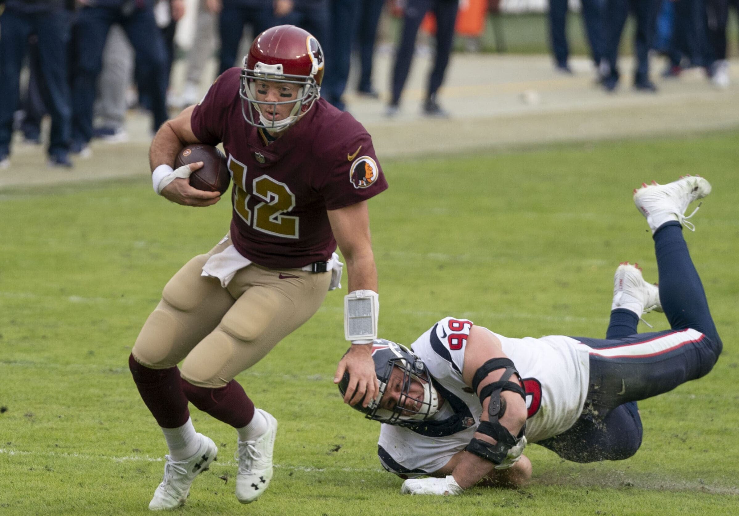 20 NFL Stars Who Were Excellent Teammates - Gamer Koala
