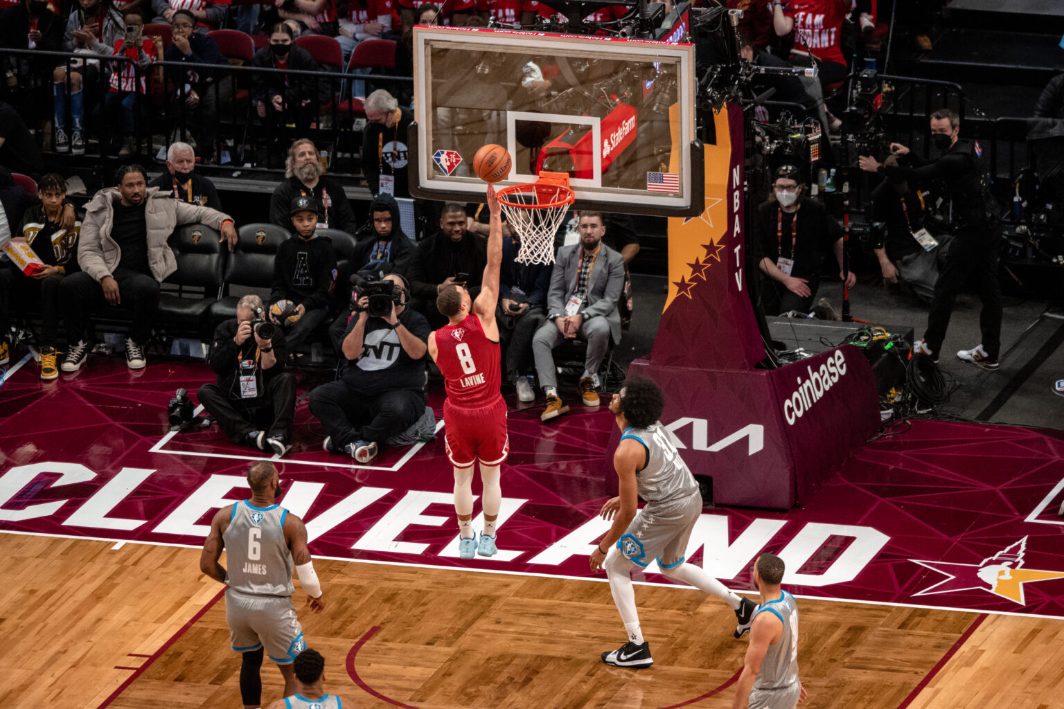 Ranking the 15 Top Slam Dunk Legends in the NBA - Gamer Koala