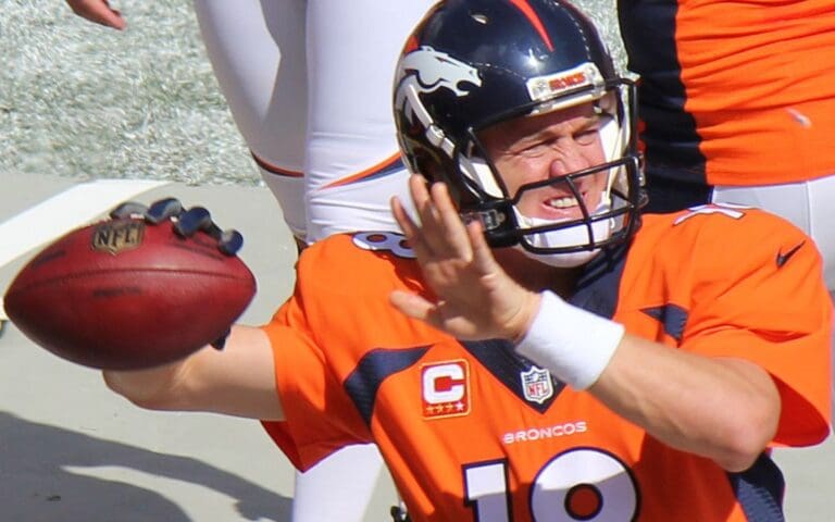 Ranking the 15 Best College Quarterbacks of All Time - Gamer Koala