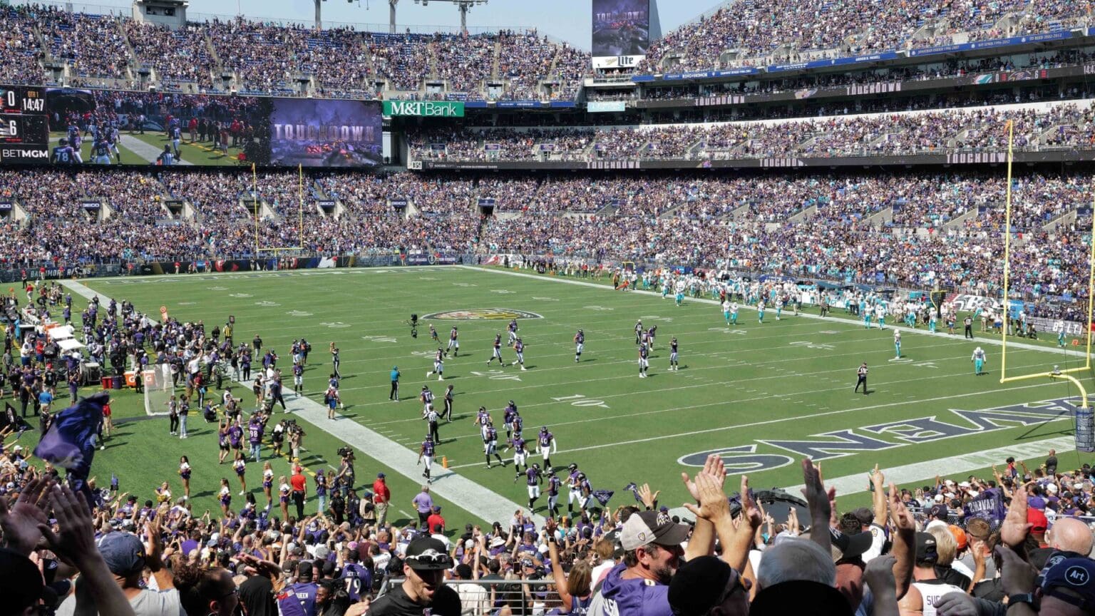 The 10 Best NFL Stadiums for a Primetime Game Atmosphere - Gamer Koala